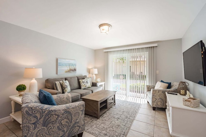 Charming 2-bedroom Bayside T Model Condo In Sarasota With Courtyard Views. - Siesta Key, FL