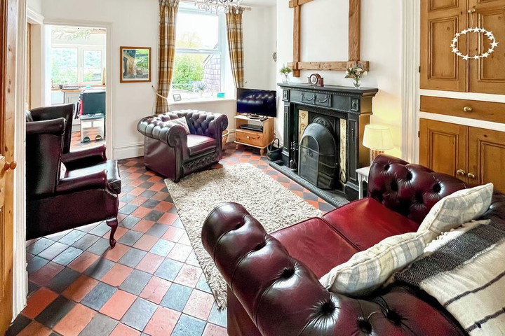 A Traditional Welsh Cottage Beside Nantlle Lake In The Stunning Nantlle Valley. - Gwynedd
