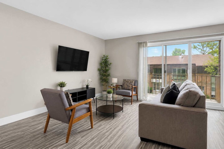 Your Home Away From Home In Rochester Hills! - Sterling Heights, MI