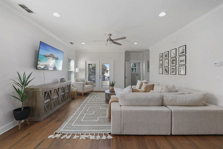Oceanwalk Manor | Beach Compound For 16 +Golf Cart - Jacksonville