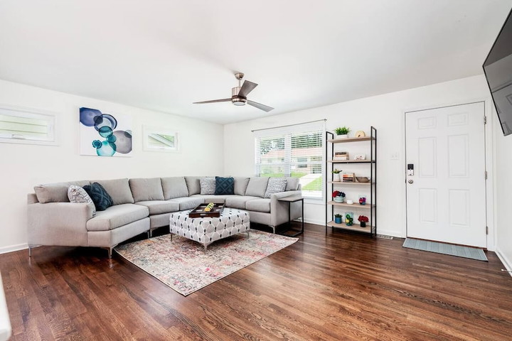 Bright & Open | Family & Pets | Fenced Yard, Deck - St. Louis, MO