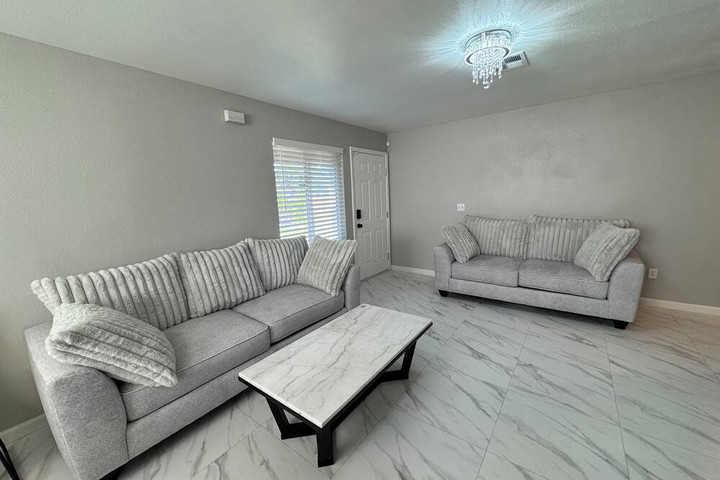 Charming 3-bedroom Private Home In The Heart Of Sacramento - Sacramento, CA