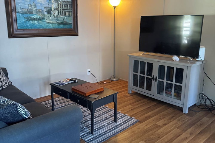 3-bedroom Mobile Home In Enchanting Thunderbolt With Wifi, Ac - Savannah, GA