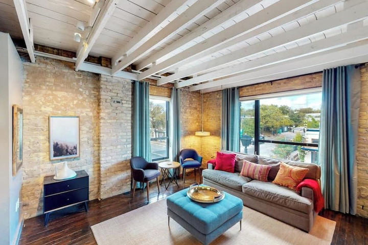 Inviting & Historic Loft W/private Terrace & Full Kitchen - Extremely Walkable - オースティン, TX