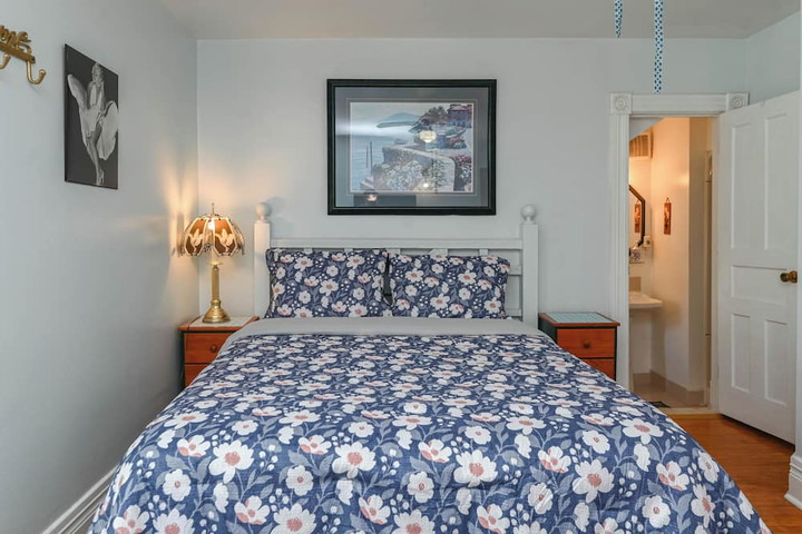 Funny Harbor Room(breakfast Included)-niagara Inn Bed&breakfast - Niagara Falls, NY