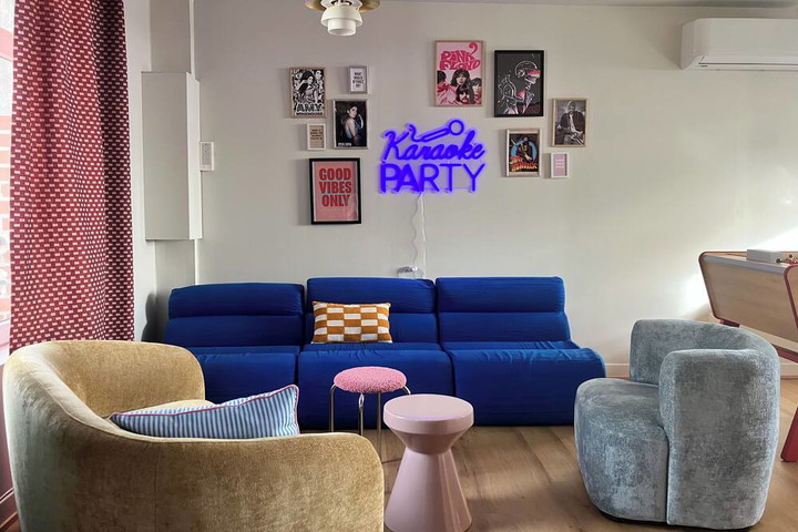 Paillettes Fever, House With Karaoke, 3 Bedrooms - Moeskroen