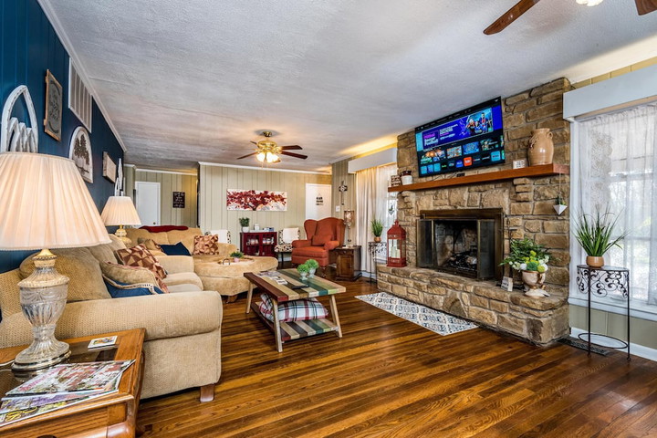 4br, 2.5 Ba In The Heart Of Nashville - Nashville, IN