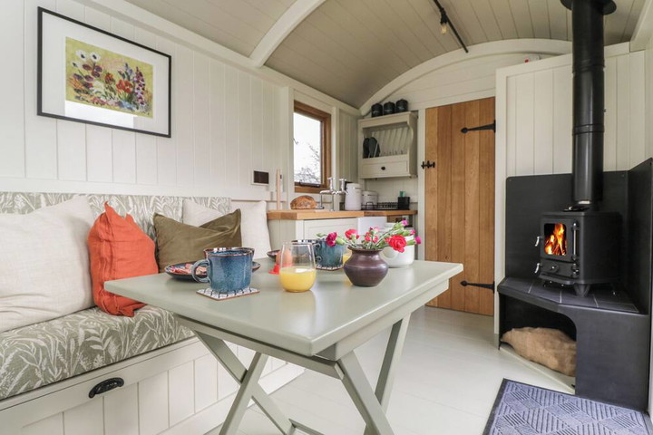 Blackthorn, With Pool In Witney - Witney
