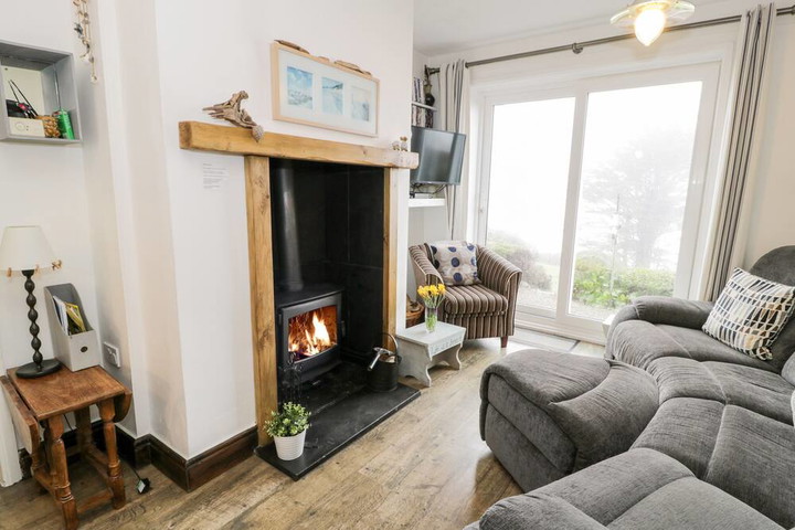 Sibrwd Y Mor, Pet Friendly, Character Holiday Cottage In Harlech - Harlech