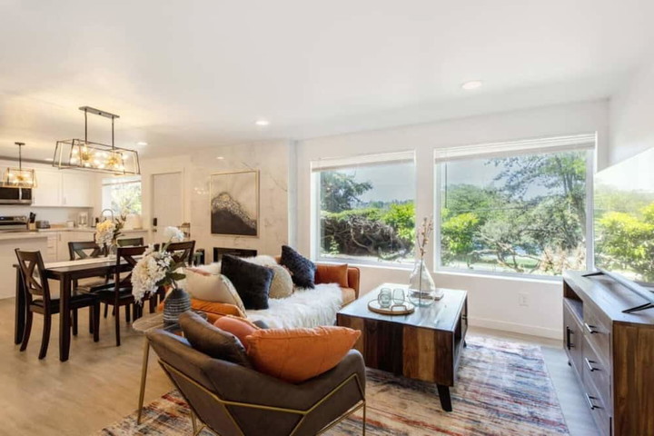 6615 Lower · 3b2b Lower Unit W/ Gorgeous Green Lake View - Bothell, WA