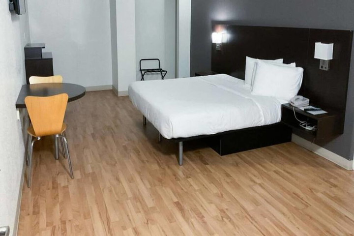 1 King Bed | Mobil Access Tub Nsmk Kitchen - ジョージア州