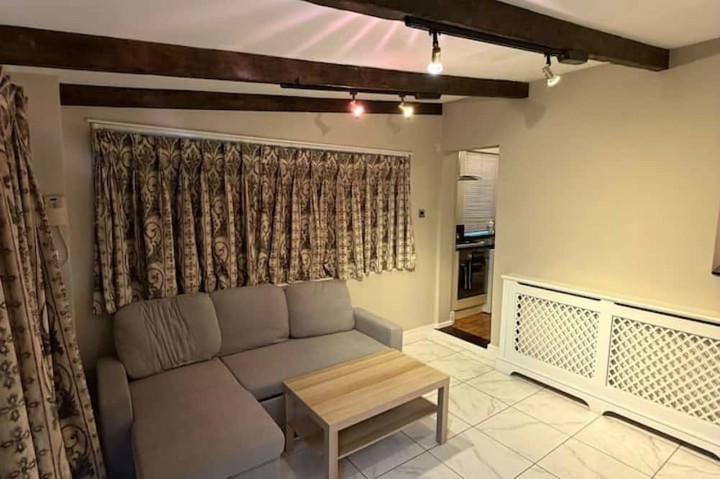 5 Bed Family Home Near Heathrow L London - Hampton