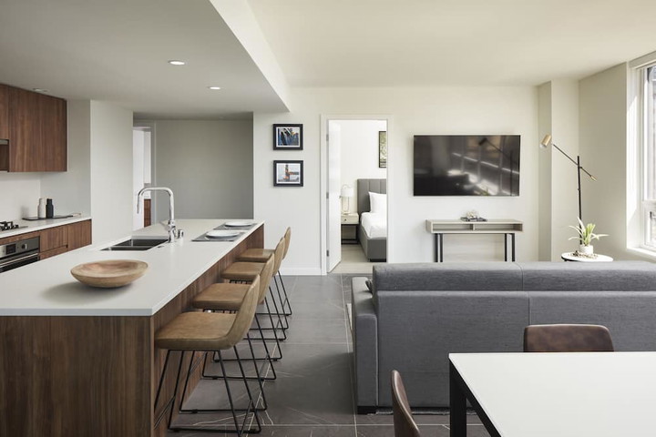 Luxury 2-bedroom Suite W/ Balcony, Pools, Gym & More In Seattle's Heart! - Bainbridge Island, WA