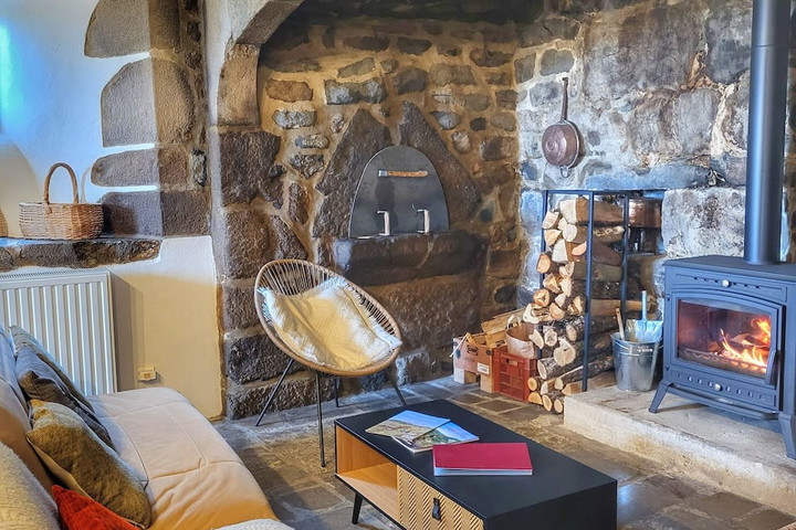 Typical Restored Farmhouse Overlooking The Ardèche Mountains - Les Estables