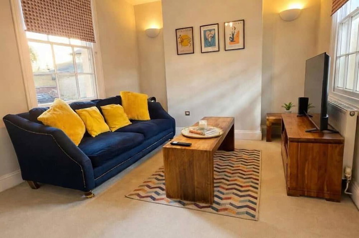 Spacious Townhouse Central Leamington With Parking - Royal Leamington Spa
