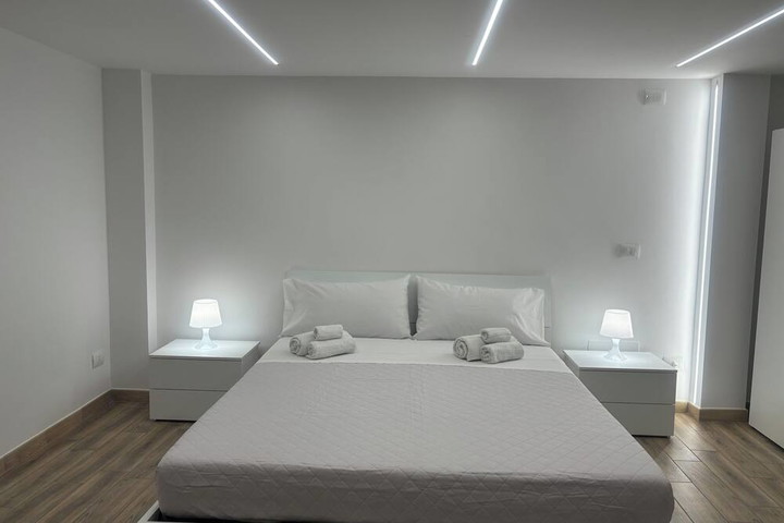 At 100 Mt From The Sea And Train Station, Rooms With All Amenities - Nettuno
