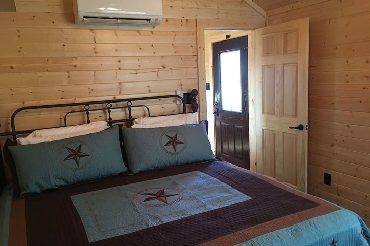 Crooked Creek Ranch Cabin 5 - Hamilton, TX