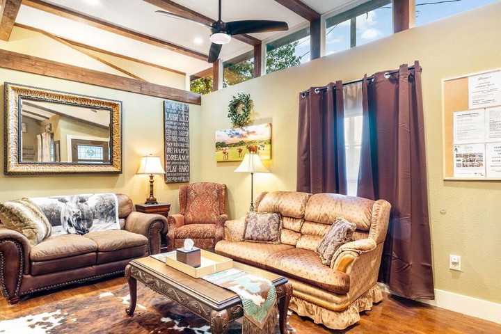 Stockyards Longhorn House, 1/8 Mi To Stockyards-sleeps Up To 11-add 10 Next Door - Fort Worth, TX