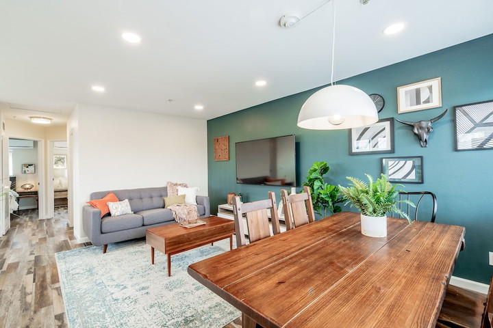 Disney Retreat: Spacious 3-br Contemporary Condo - Stanton, CA