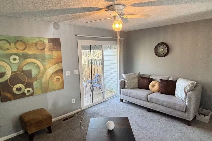 Cozy Retreat W/ Led & Balcony - Charlotte, NC