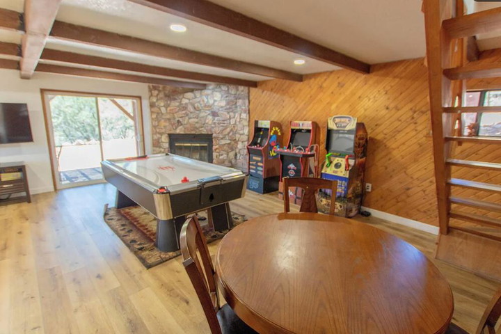 Pine Cabin W View, Fireplace, Deck & Game Room - 파인