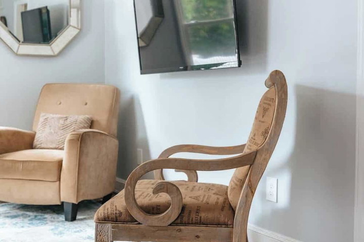 Newly Renovated 3br/2ba | Walk To Beach & Thames - Tiverton, RI