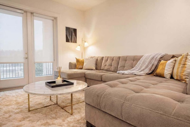 Luxury Executive Living  Dart Rail  Workspace - Garland, TX