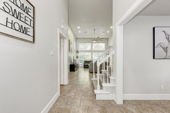 2 Story Home In Round Rock Sleeps 16 Guests - Round Rock, TX