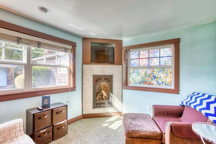 Three Sunny Cottages In A Great Location Near Downtown & Beach - Dogs Welcome - Cannon Beach, OR
