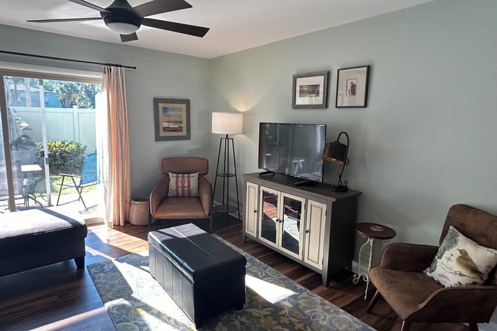 Forest Beach Townhome - 2br/1.5 Bath - Pet Friendly - Short Walk To Beach - Hilton Head Island, SC
