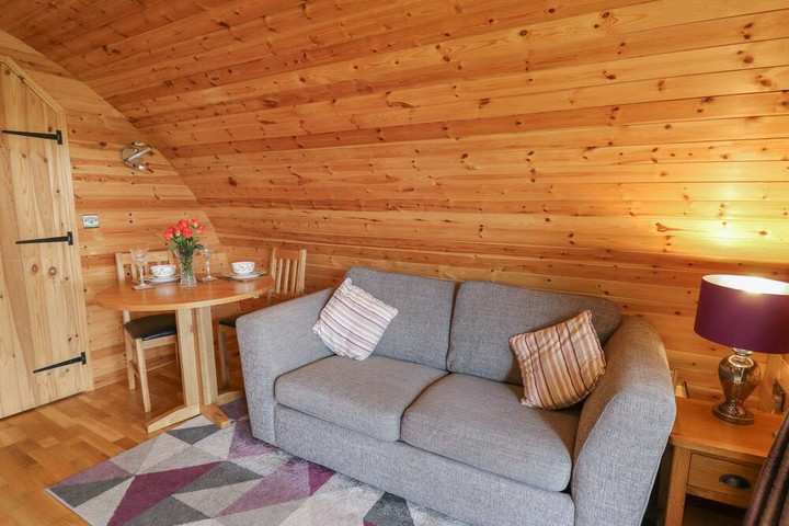 Pine Lodge, Romantic, Character Holiday Cottage In Llandovery - Llandovery