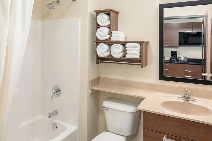 Anchorage Stays With Free Parking, Pet-friendly Rooms And Kitchenettes - Anchorage, AK