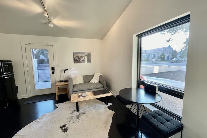 The No. 3: Modern, Bright, Renovated, Downtown Condo With Outdoor Lounge Space - Marfa, TX