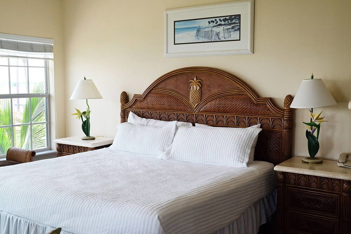 Spacious One-bedroom Condo With Island Comforts - Anna Maria, FL