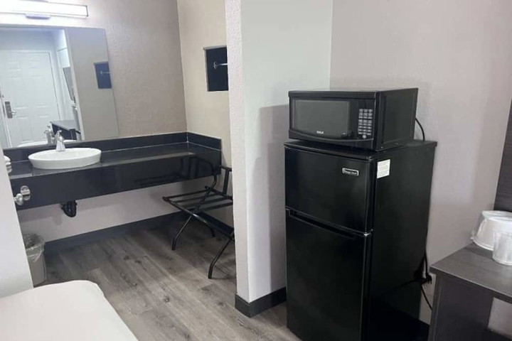1 Full Bed | Ada/tub/micfridge - Ocoee, FL
