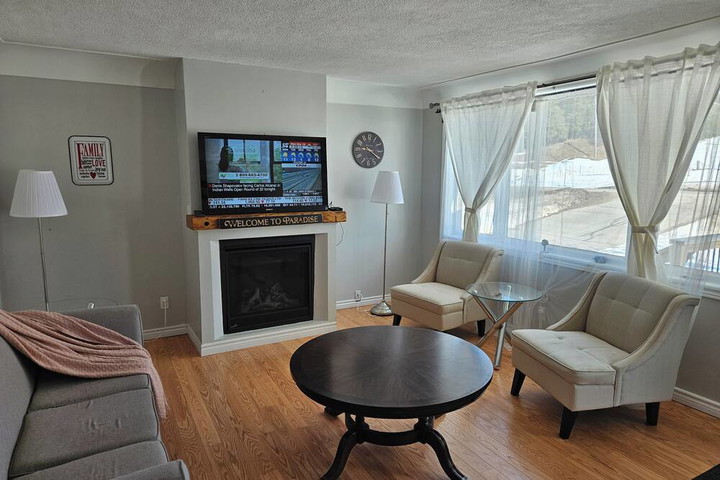 Beautiful Bungalow On Grand River In Fergus. - Fergus