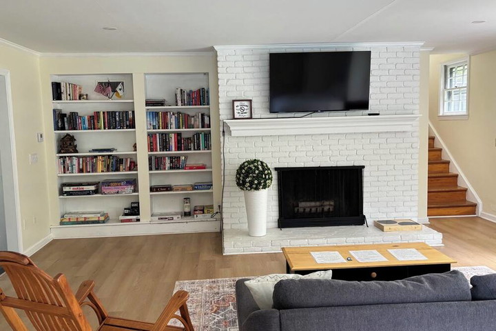 Southbury Charming Studio Retreat On Beautiful Grounds Sleeps 4 - Newtown, CT