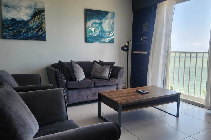 Ocean View 1-bedroom Apartment With Pool View In Heart Of Kingston - Kingston