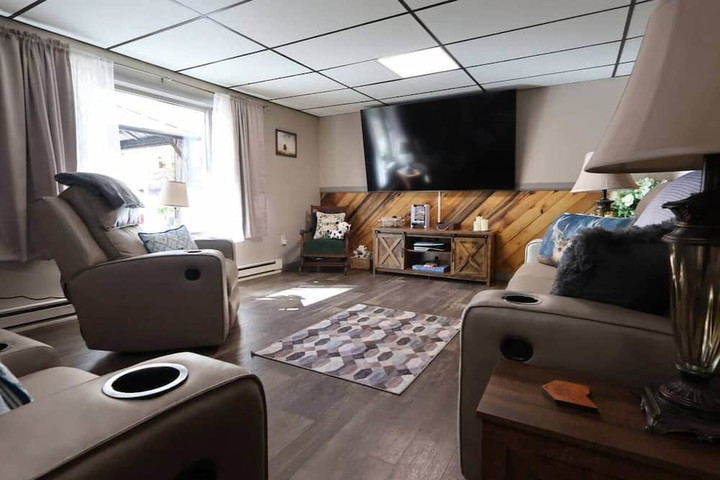 Hocking Hills 2br Apartment W/ Aspen Hot Tub, Starlink Wi-fi & Patio - Logan, OH