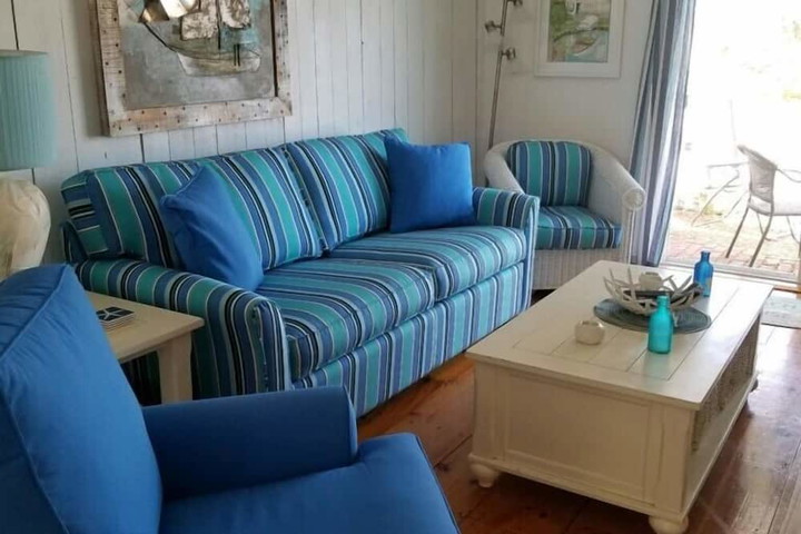 Charming Beach Cottage, Steps To Beach; Ocean Views, Reasonably Priced - Martha's Vineyard, MA