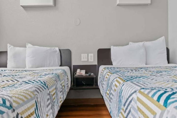2 Full Beds | Mini Fridge - Oxnard, CA