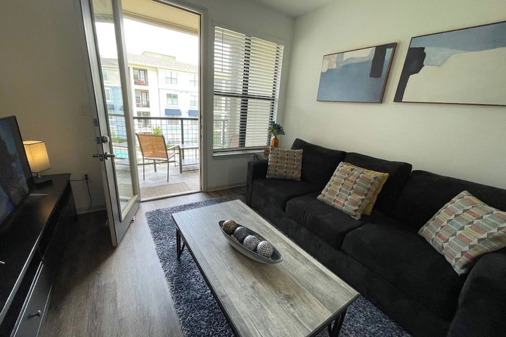 Pool-view Frisco 1br | Balcony, Gym & Wifi | Tnt Stays - Little Elm, TX