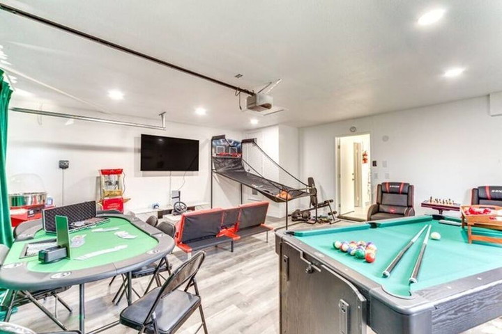 Game Room, Hot Tub & Mtn Views: Palm Springs Gem - Palm Springs