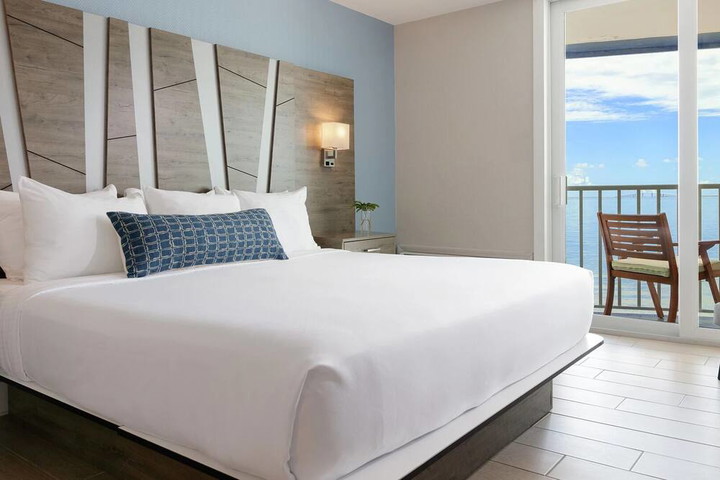 Gulf Coast Retreat | Lounge By Two Pools | Private Beach & Marina Access - St. Petersburg
