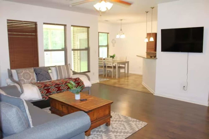 Robert House 3br + Tv All Rooms  For Work/getaway - Folsom, LA
