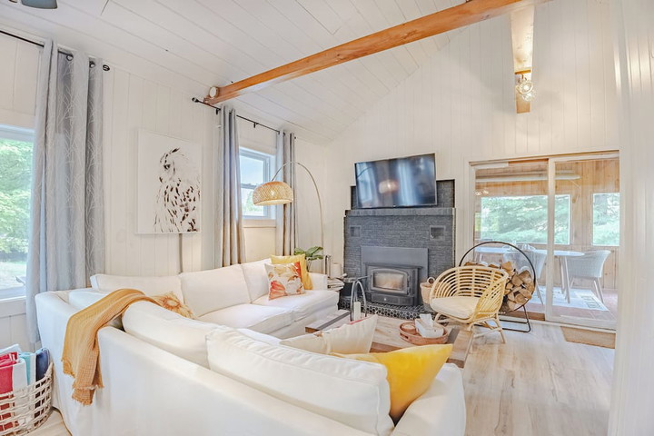 Blue Heron- Bright 2 Bedroom Cottage - Ontario
