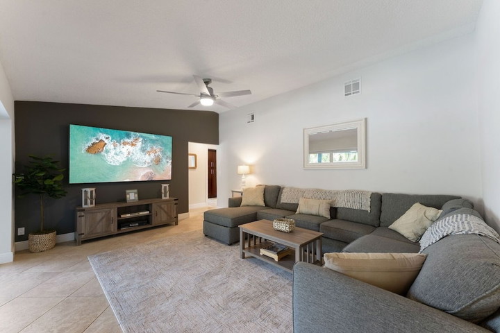 Stunning Delray Villa With Heated And Cooled Pool, Near Golf Courses And Beach. - Boynton Beach, FL