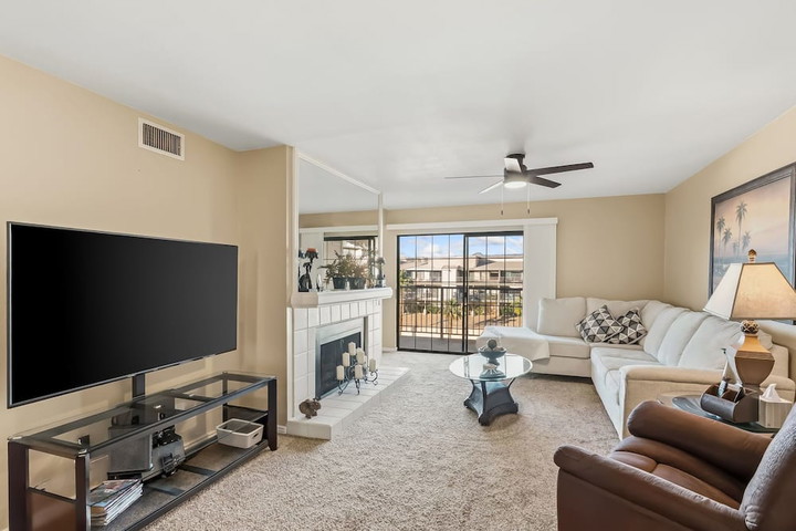Riverfront Marina Retreat With Pool! - Laughlin, NV