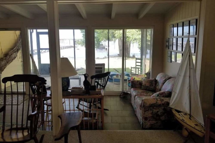 Pappy's Pool Lake: A 1650 Sqft With Pier, Boat Ramp, Screened Porch,lakeside. - Lake Waccamaw, NC