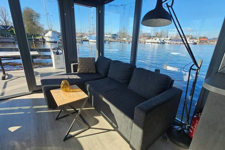 Luxury Houseboat In The Charming Sailing Village Of Heeg, Right On The Water With Your Own Terrace And Stunning Views Over The Marina. Perfect For 4 Guests. - Sneek